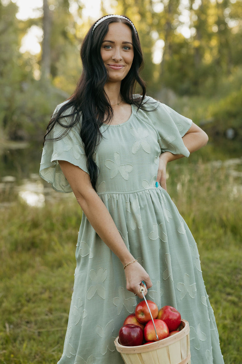 Layering 101: How to Style Outfits for Chilly Mornings & Warm Afternoo – Love Olive Co